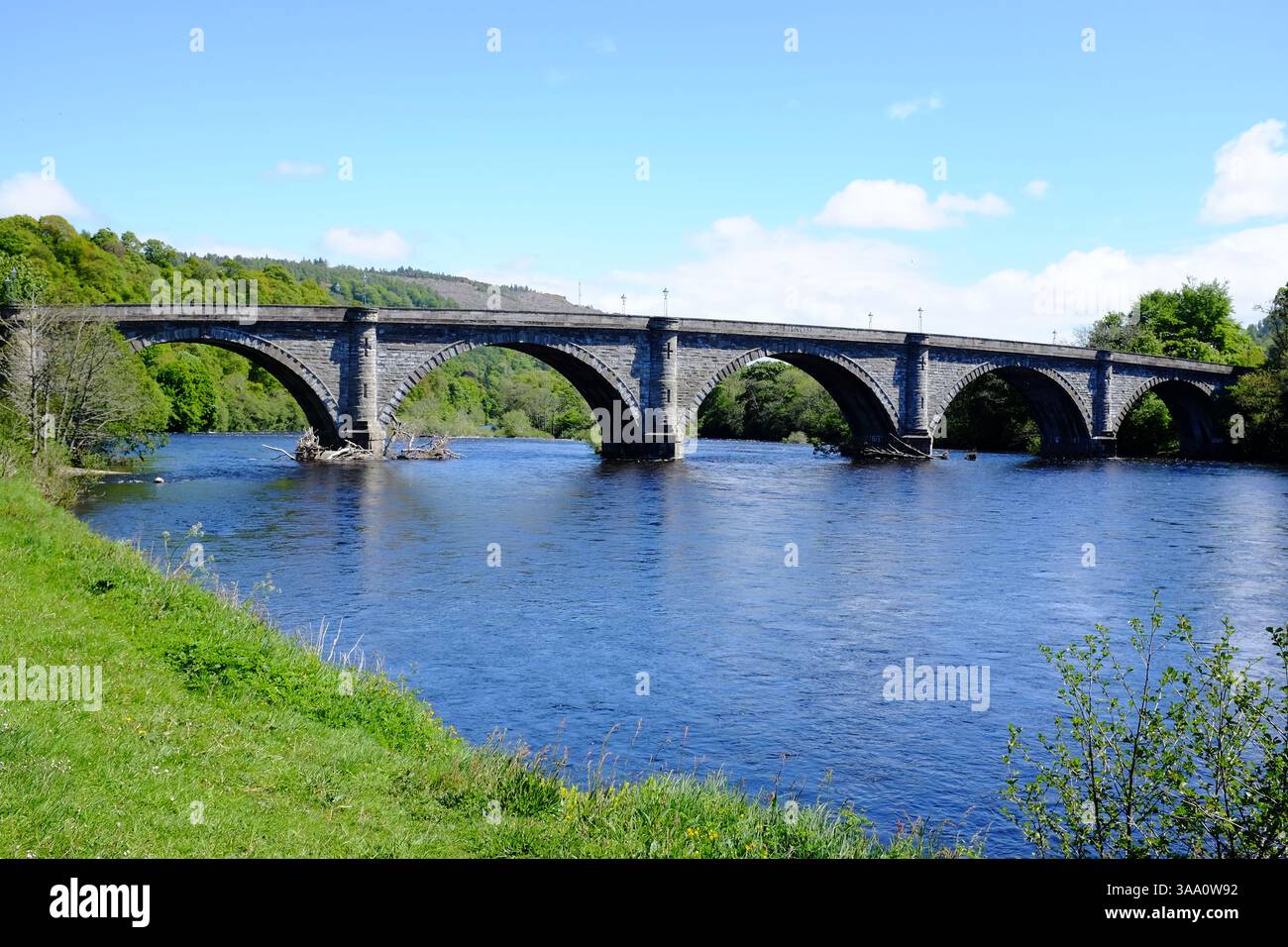 Bridge over the River Tay at Dunkeld, Scotland Stock Photo - Alamy