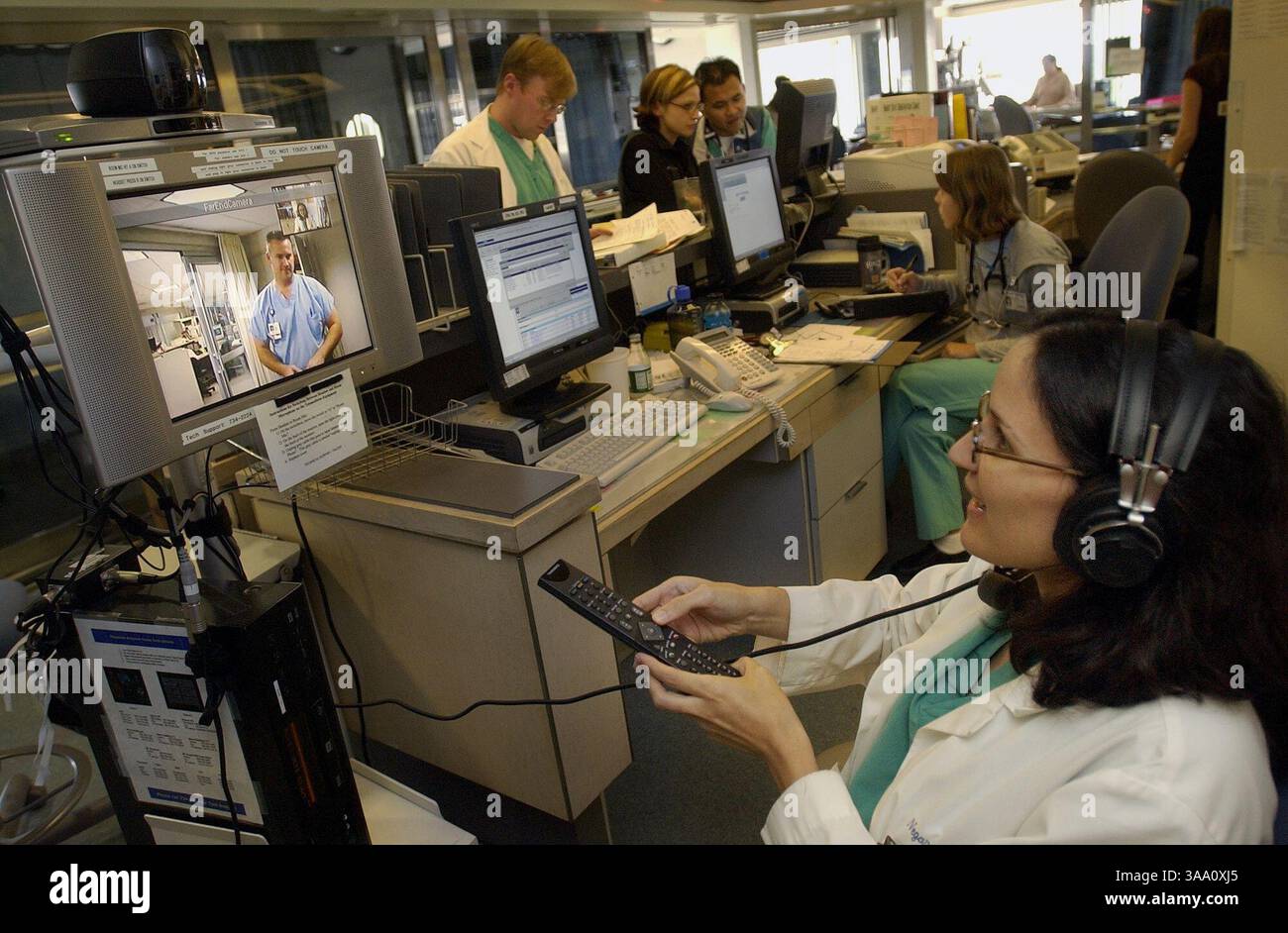 Tele pediatrics hi-res stock photography and images - Alamy