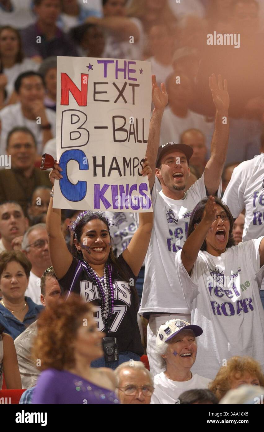 Sacramento kings fans 2002 hi-res stock photography and images - Alamy