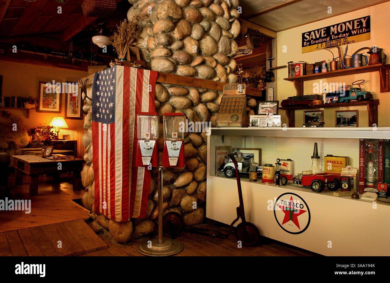 Shady shack hi-res stock photography and images - Alamy