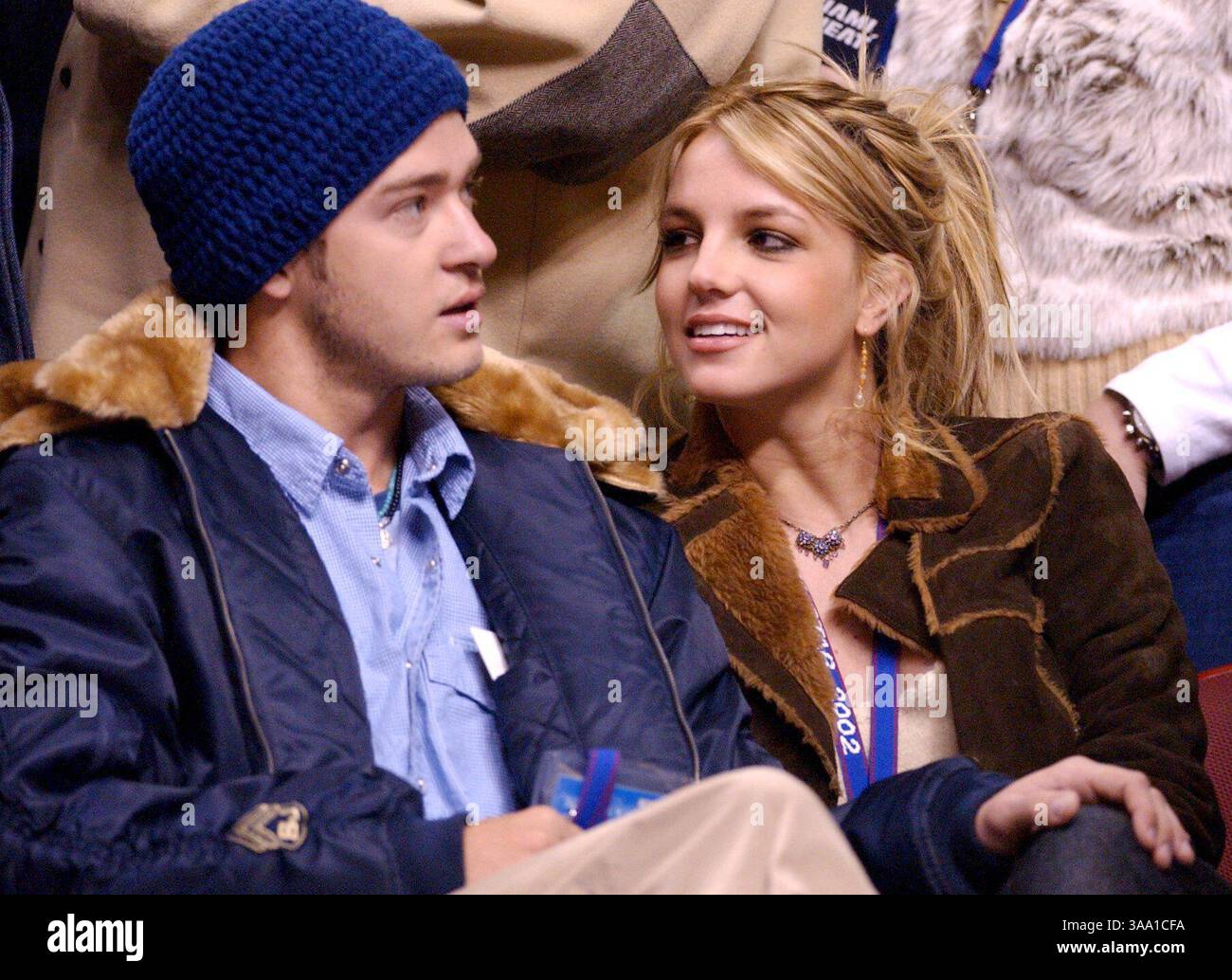 Nba courtside seats hi-res stock photography and images - Alamy