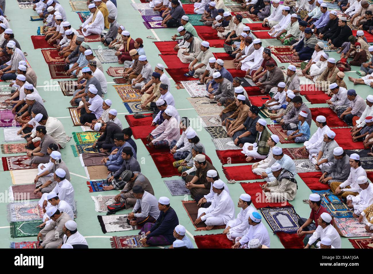 Bangkok, Thailand. 31st Mar, 2025. Thai Muslims pray for Eid al-Fitr ...