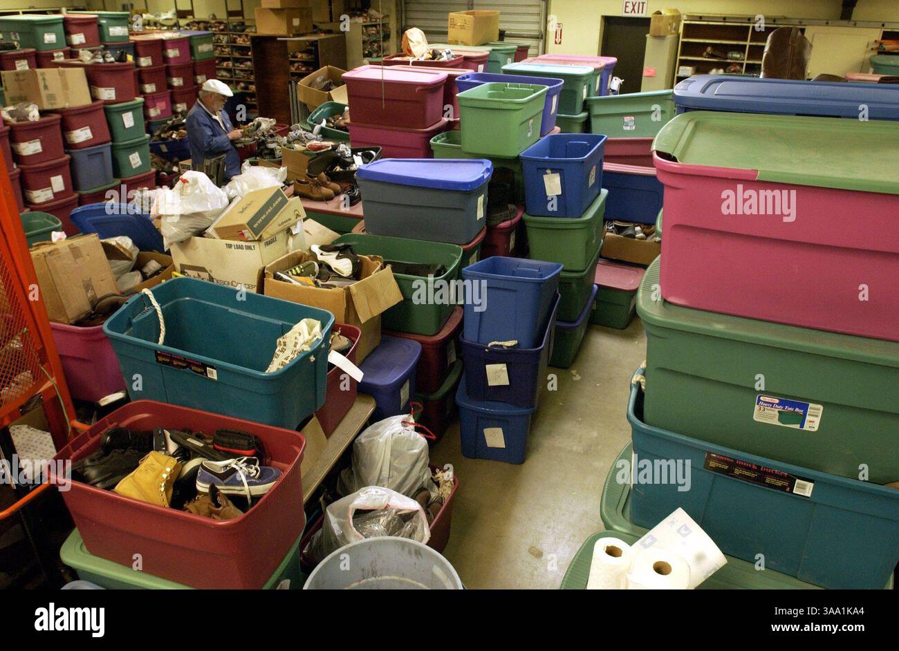 Mismatched shoes hi-res stock photography and images - Alamy