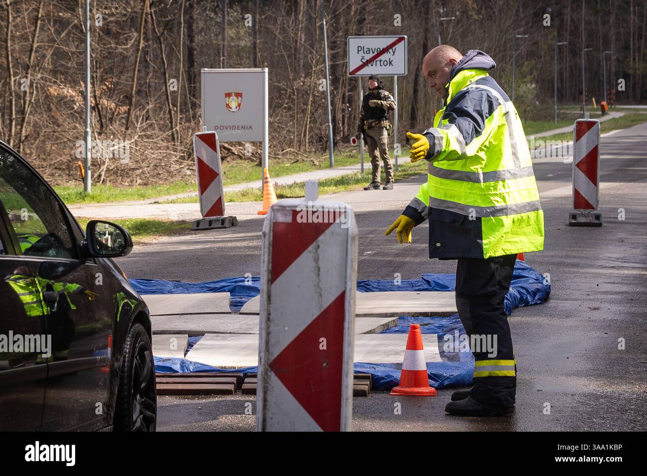 FOOT AND MOUTH DISEASE SLOVAKIA Police officers and State Veterinary ...