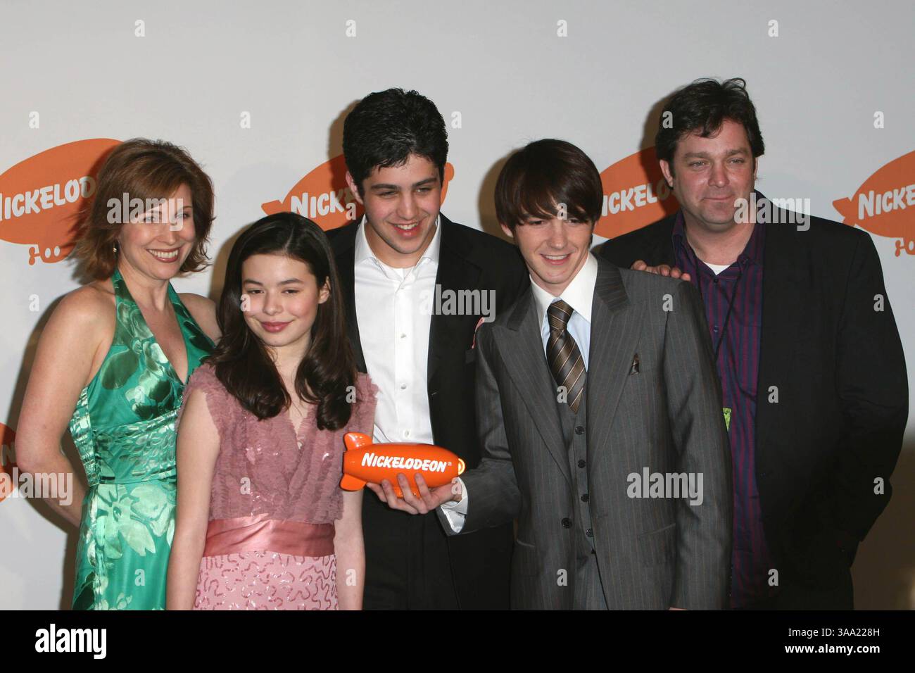 Josh peck miranda cosgrove hi-res stock photography and images - Alamy