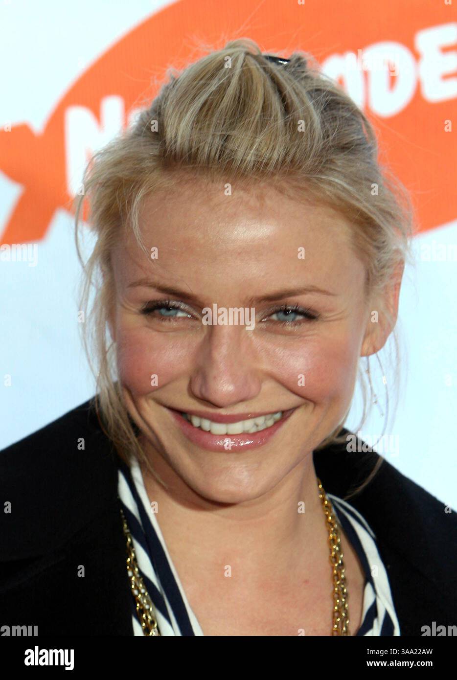Apr 01, 2006; Los Angeles, CA, USA; CAMERON DIAZ arrives at the 19th ...