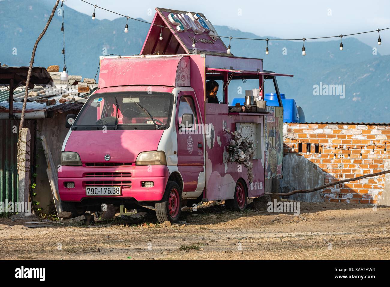 Beverage and fast food cart offering tea and fast food roadside in ...