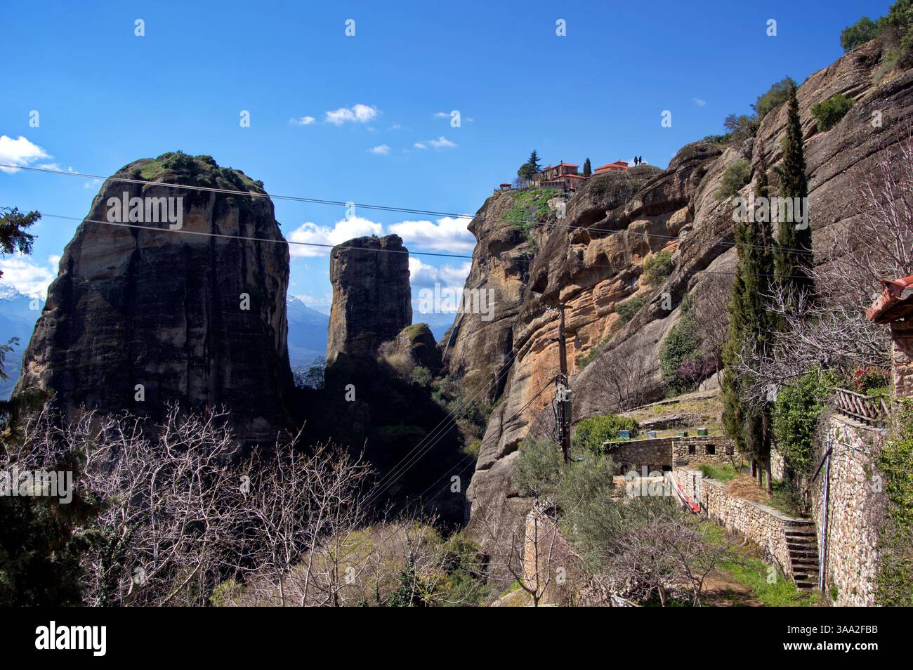 Le formazioni geologiche delle Meteore con i monasteri ortodossi ...