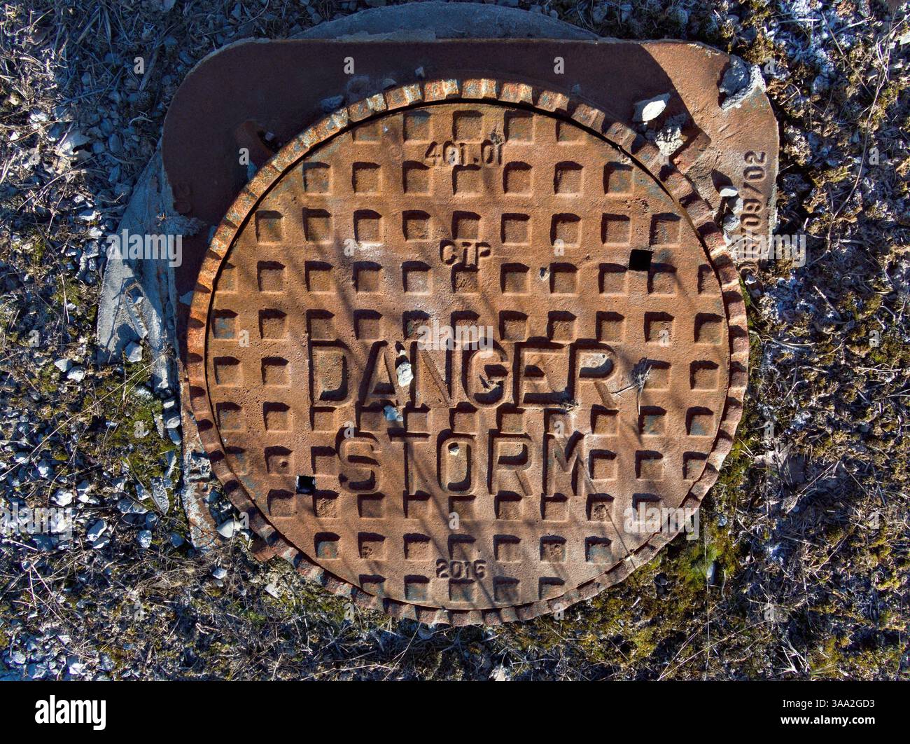 Prominent warning on manhole cover alerts passersby to avoid ...