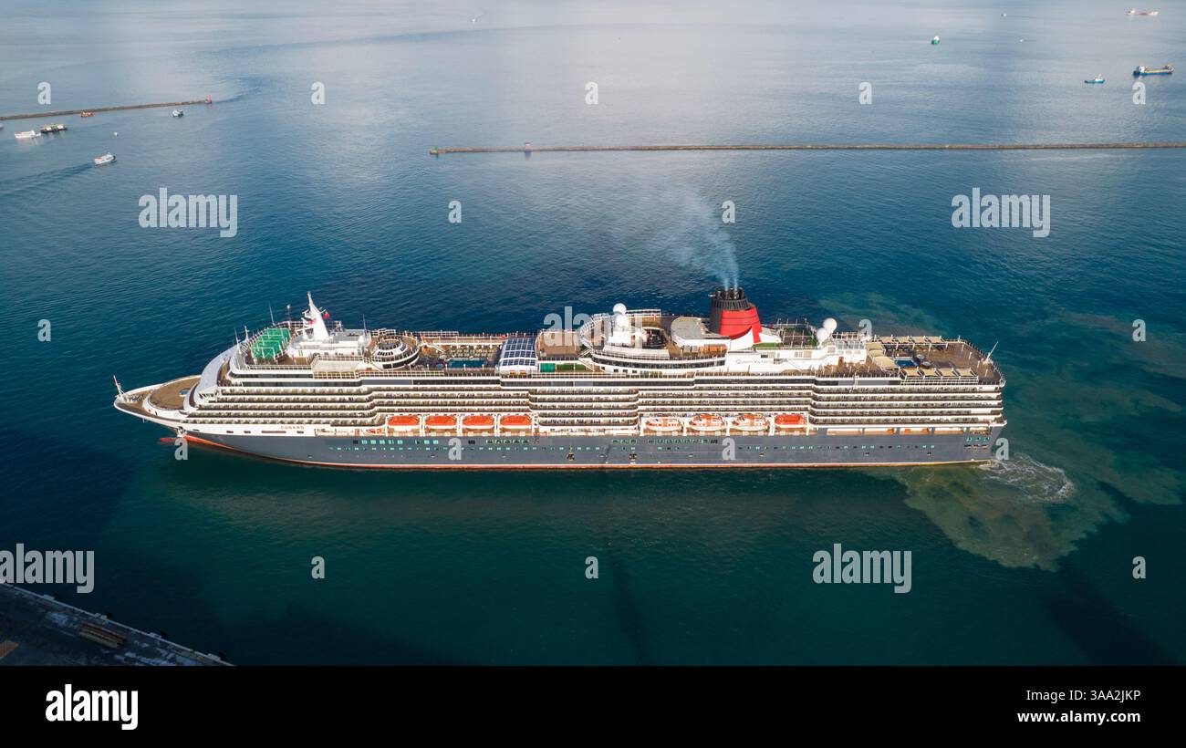 MS Queen Victoria cruiser ship starting anchoring procedure Stock Photo ...