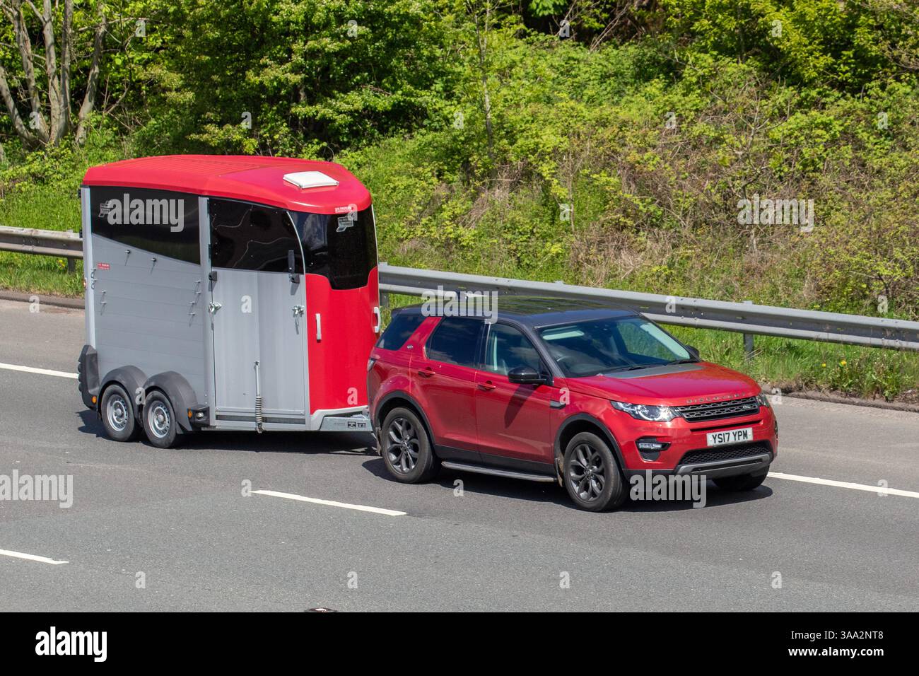 2017 Red Land Rover Discovery Sport SE Tech T towing Ifor Williams ...