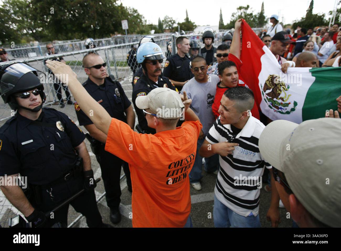 Aug 05, 2006 - Amarillo, TX, USA - KKK anti-immigration rally, Empire ...