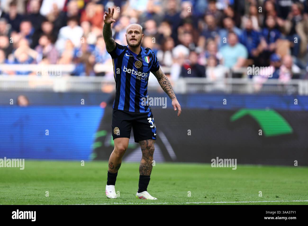 Federico Dimarco of Fc Internazionale gestures during the Serie A match beetween Fc ...