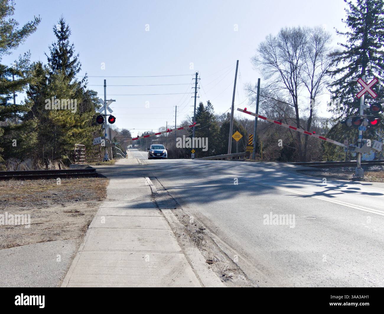 Signs and red warning lights at an American railroad crossing in ...