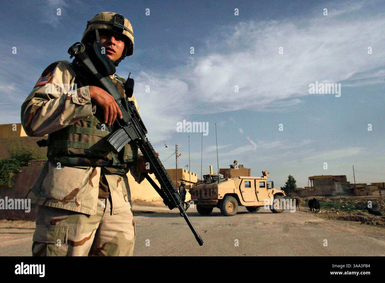 Oct 14, 2005; Balad Ruz, IRAQ; Spc. JOHN GARZA of Kingsville secures ...