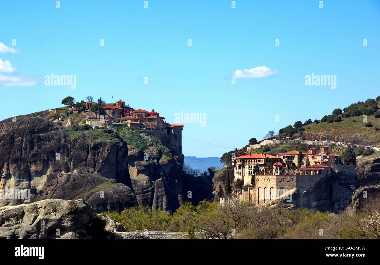 Le formazioni geologiche delle Meteore con i monasteri ortodossi ...