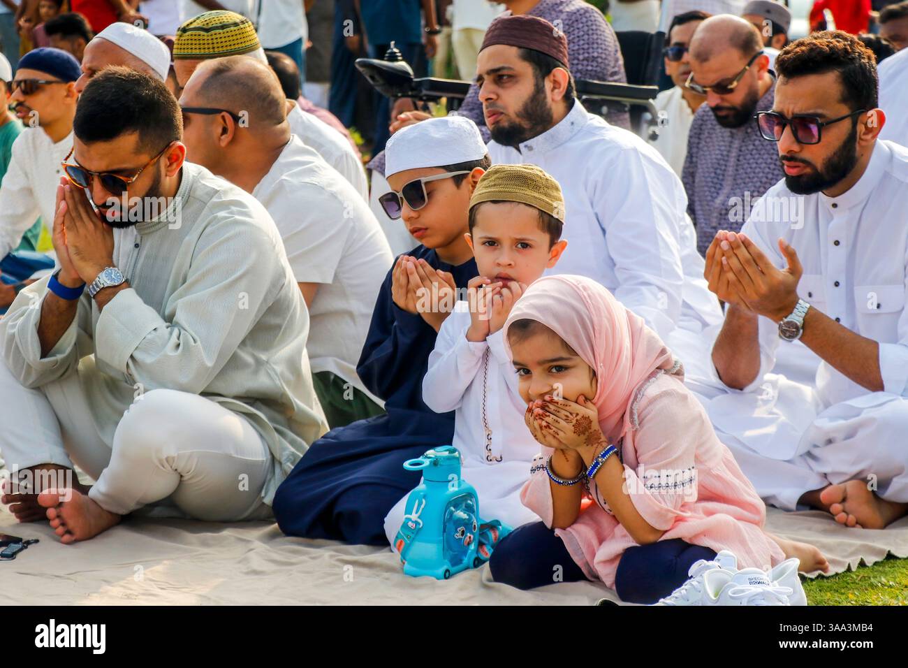 Colombo, Sri Lanka. 31st Mar, 2025. Muslims offer prayers during Eid al ...
