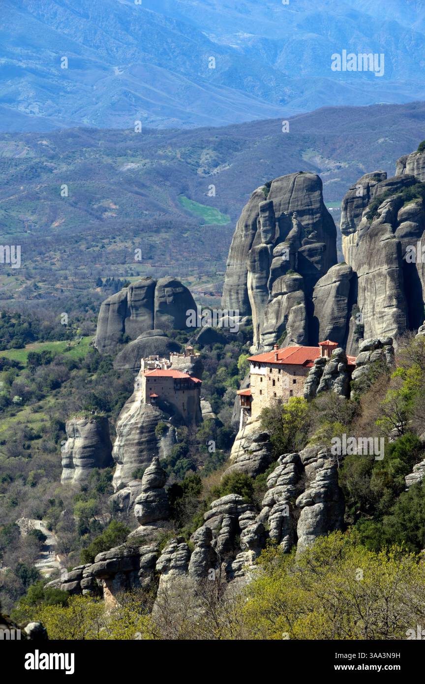 Le formazioni geologiche delle Meteore con i monasteri ortodossi ...