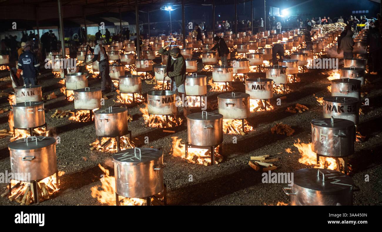 Nakhlistan cooking the night before Eid al-Fitr in Cape Town A general ...