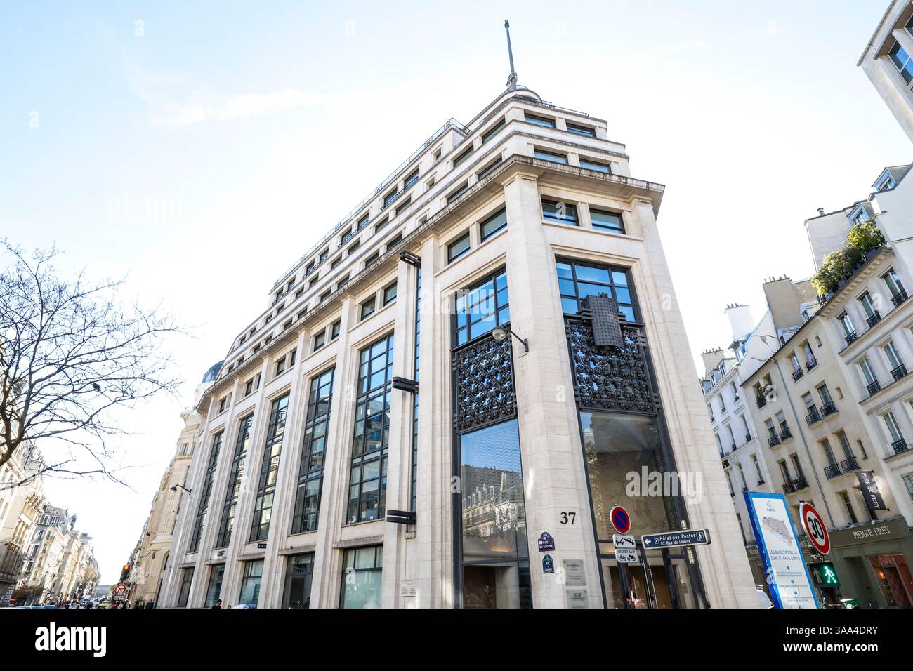 PRESS LOCATIONS IN PARIS Stock Photo - Alamy