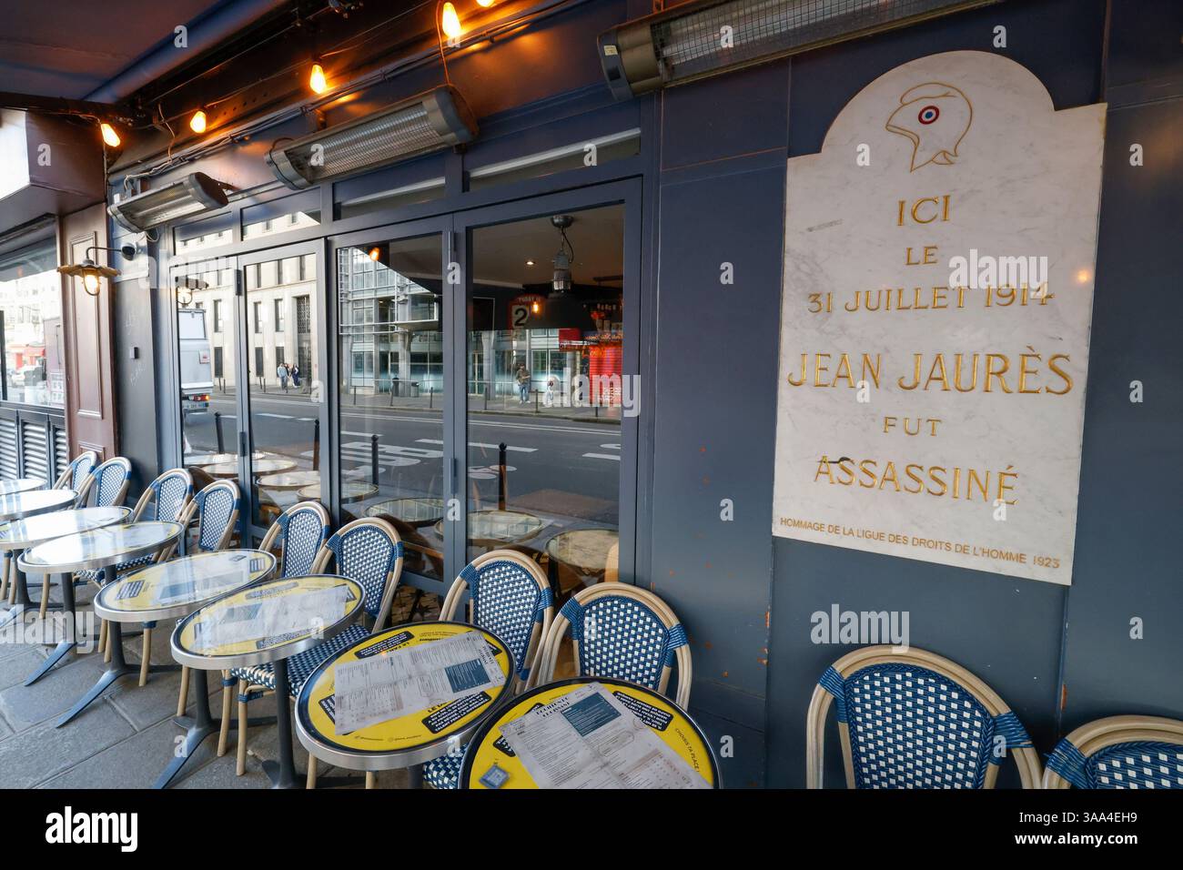 PRESS LOCATIONS IN PARIS Stock Photo - Alamy