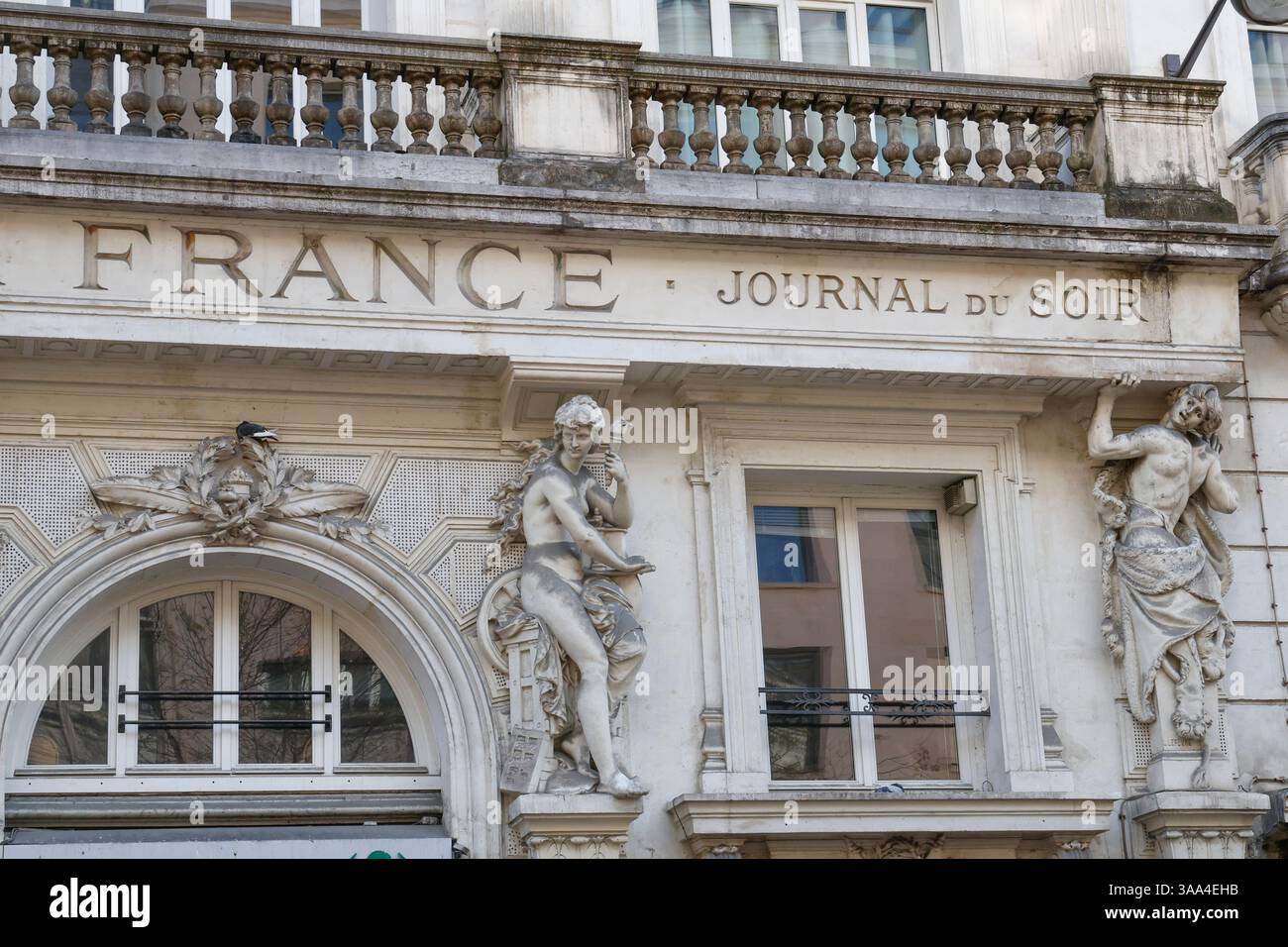 PRESS LOCATIONS IN PARIS Stock Photo - Alamy