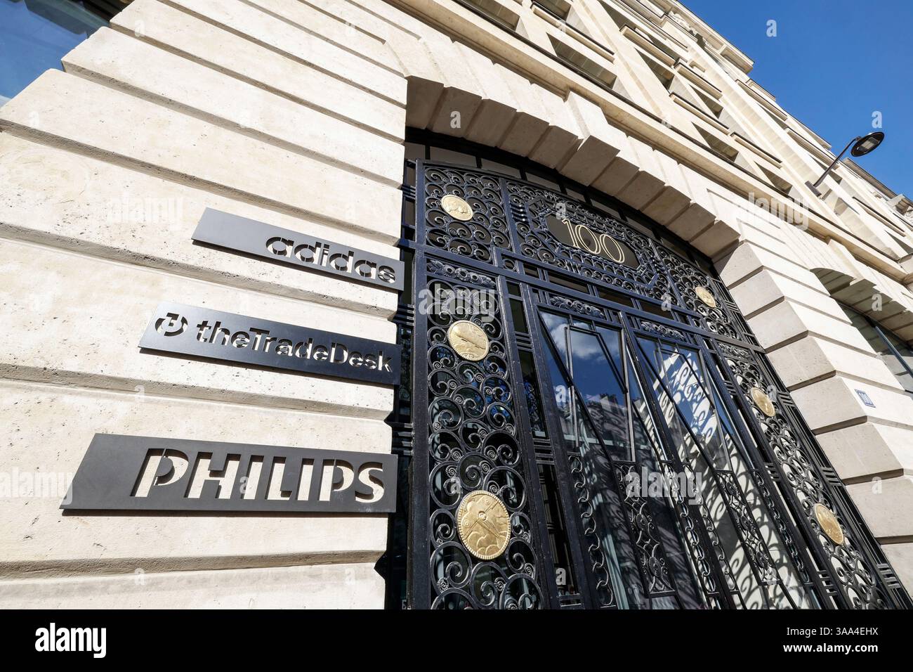PRESS LOCATIONS IN PARIS Stock Photo - Alamy