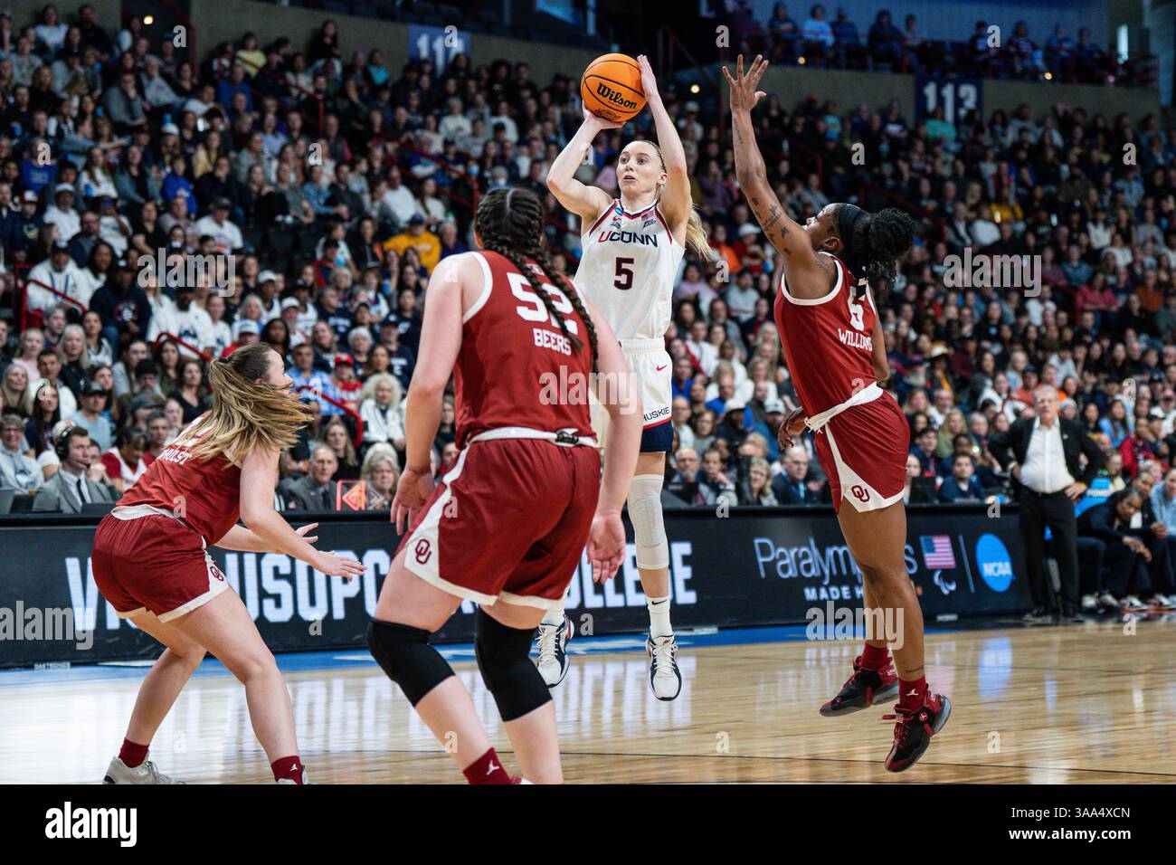 UConn Huskies guard Paige Bueckers (5) shoots over Oklahoma Sooners ...