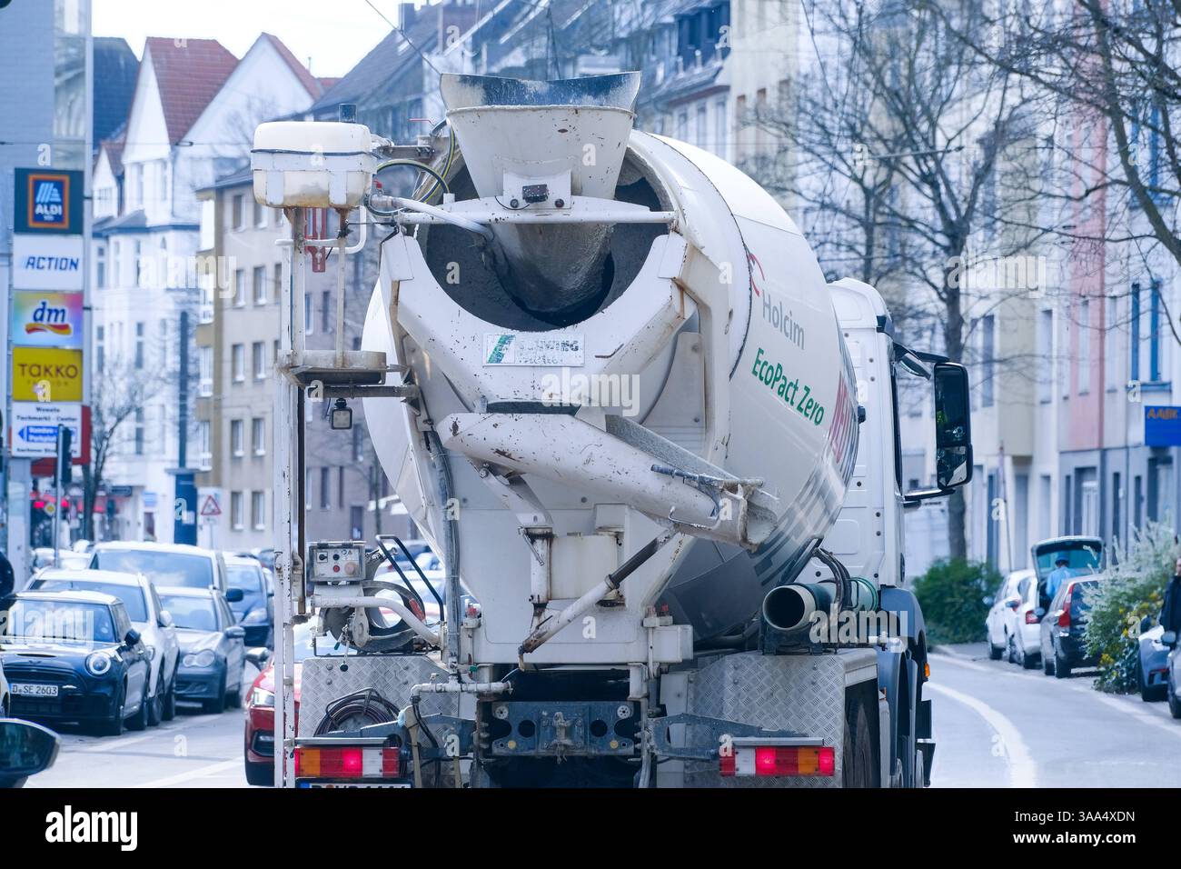 Düsseldorf 31.03.2025 Betonmischer vollelektrischer Betonfahrmischer ...