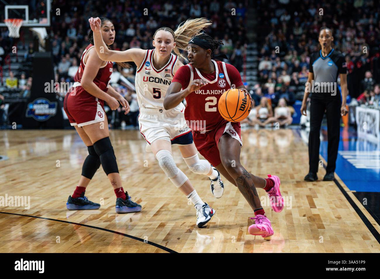 Oklahoma Sooners guard Reyna Scott (2) drives against UConn Huskies ...