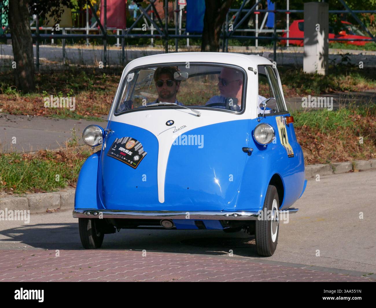 Bmw isetta race hi-res stock photography and images - Alamy