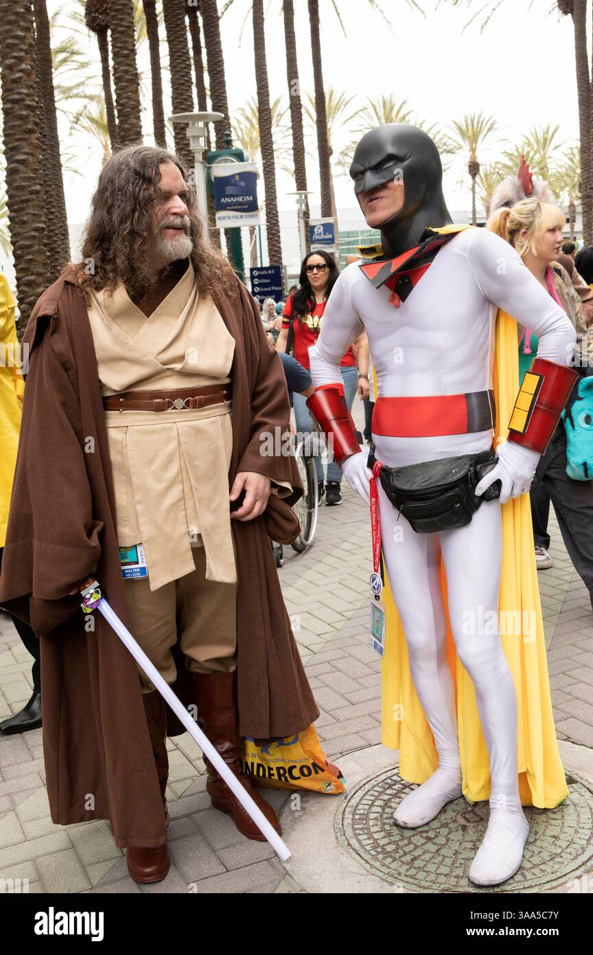 Cosplayer auf der WonderCon 2025 im Anaheim Convention Center. Anaheim ...