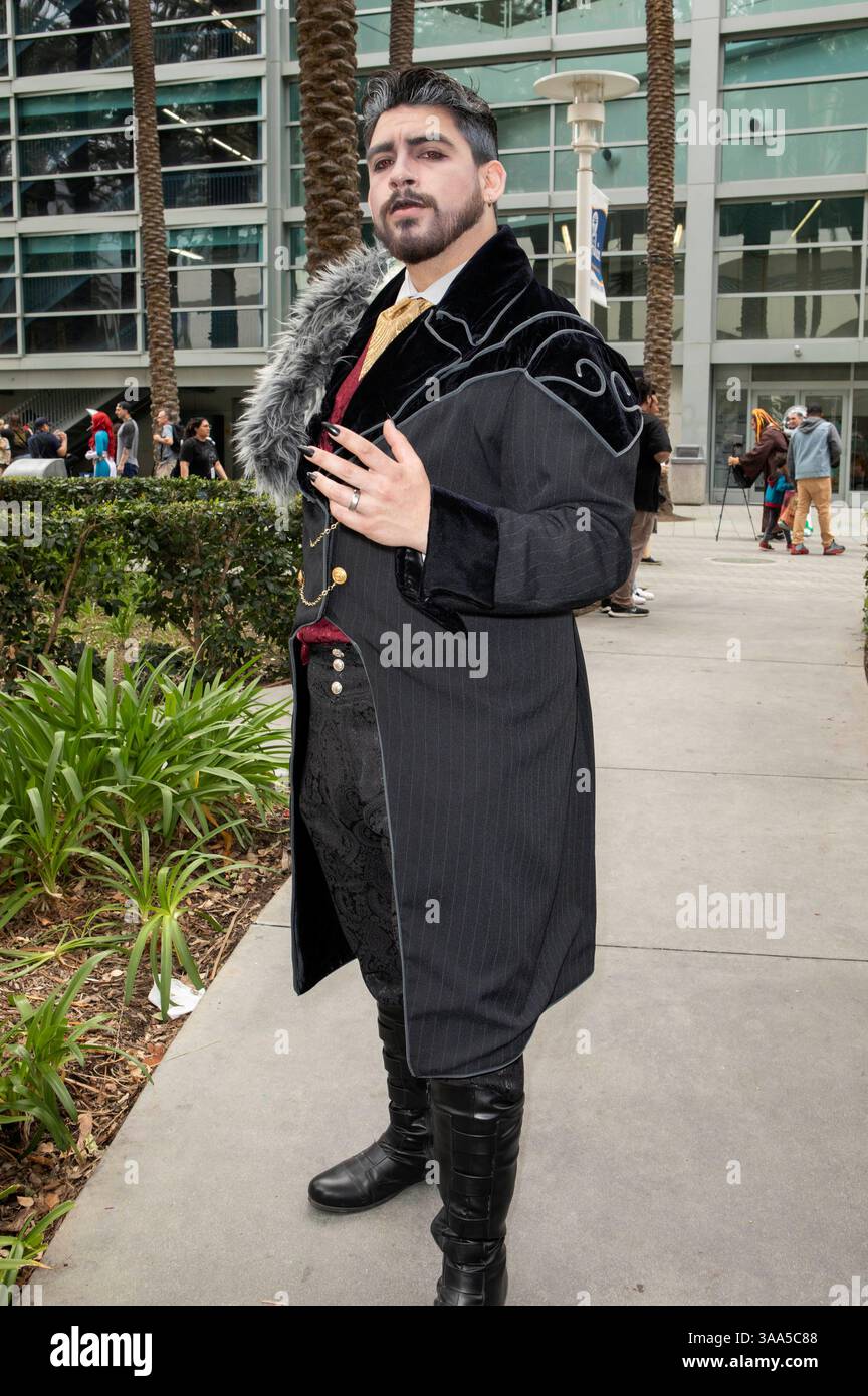 Vampir Cosplayer auf der WonderCon 2025 im Anaheim Convention Center ...