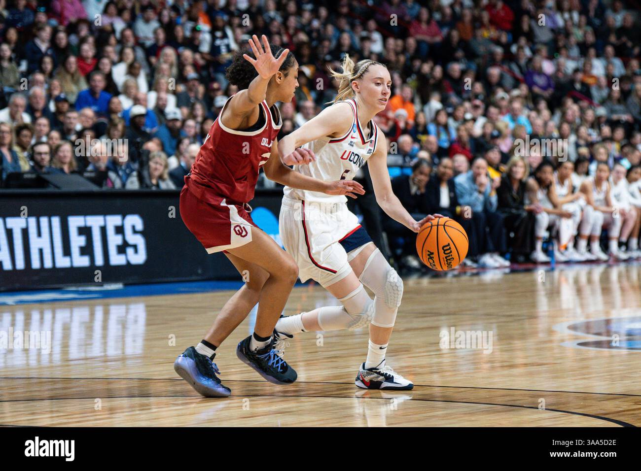 UConn Huskies guard Paige Bueckers (5) is guarded by Oklahoma Sooners ...