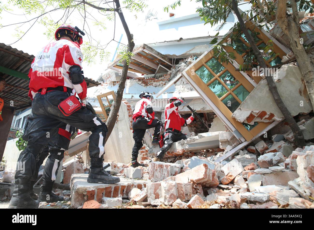 China red cross international rescue team hi-res stock photography and ...