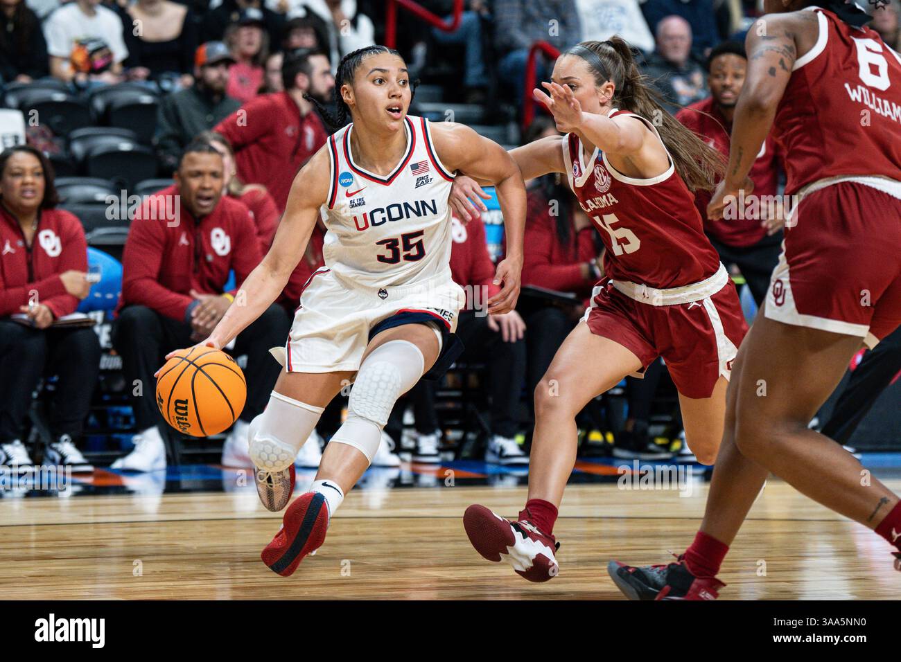 Spokane, United States. 29th Mar, 2025. UConn Huskies guard Azzi Fudd ...