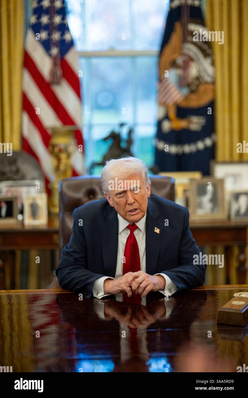 President Donald Trump announces tariffs on auto imports in the Oval ...