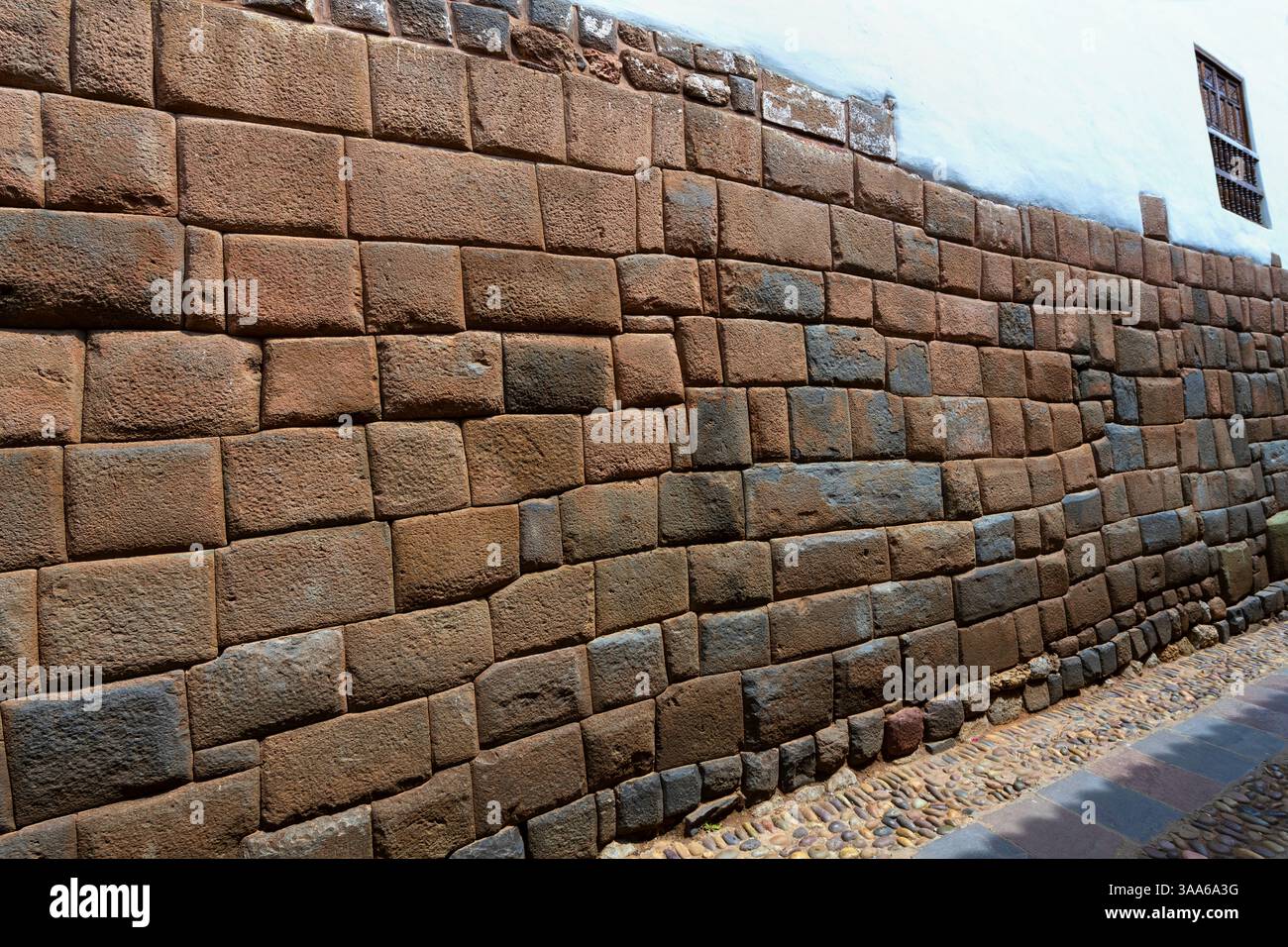 Typical Inca wall in Cusco, Peru Stock Photo - Alamy