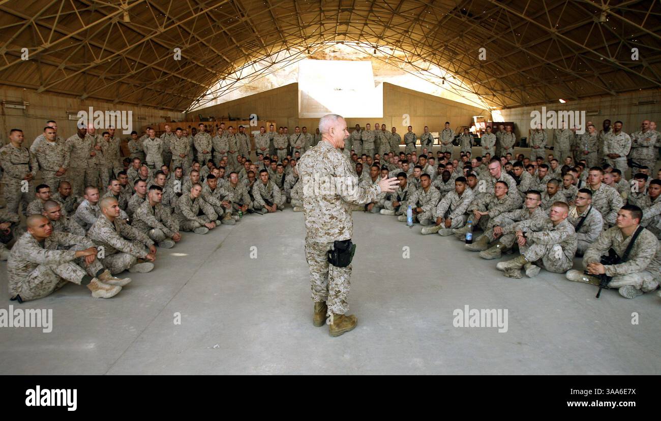 Oct 30, 2006; Al Asad Airbase, IRAQ; The Marine Corps' No. 2 officer ...