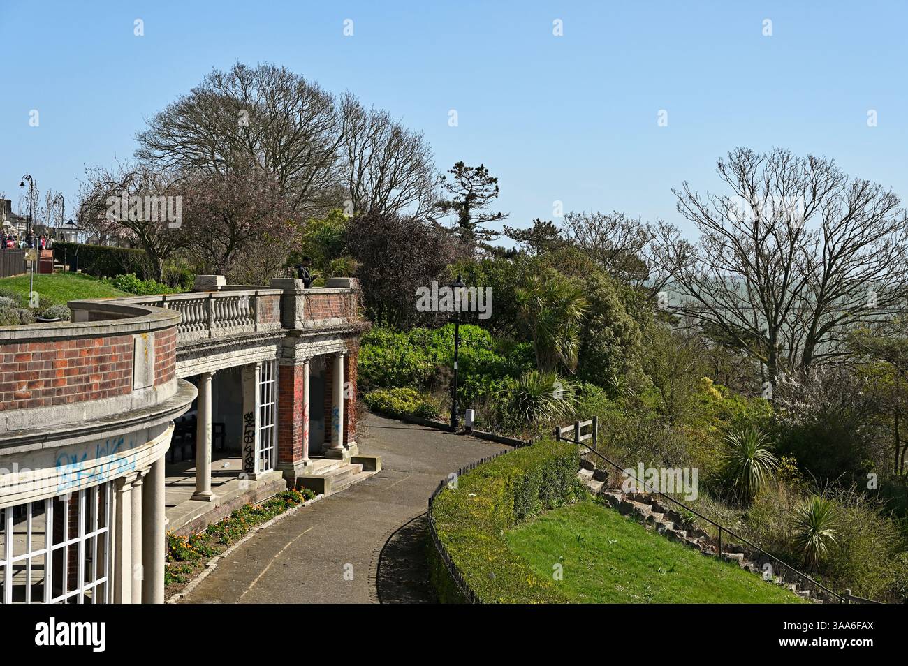 Shelter in the cliff gardens at Westcliff Parade, Westcliff on Sea ...