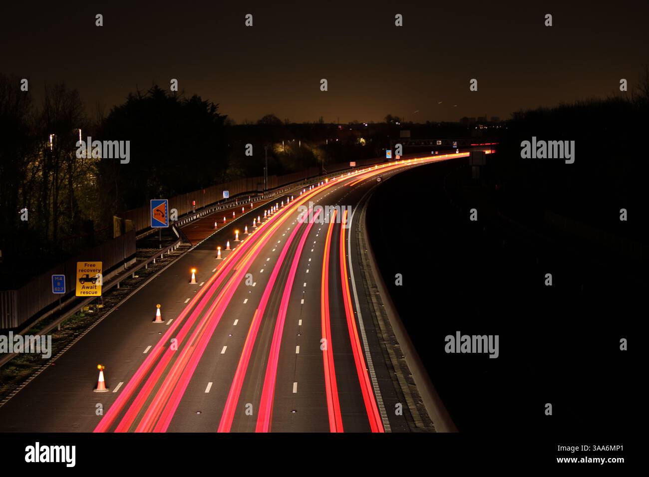 M4 Smart Motorway Westbound Carriageway nigh closure J10-12 on 30th ...