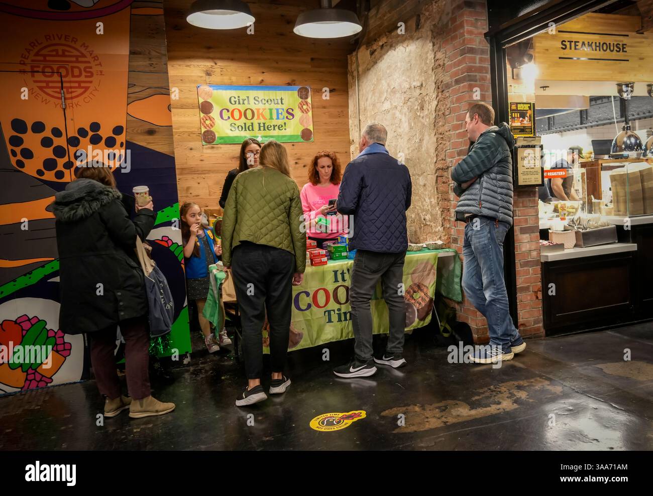 Chelsea Market in New York hosts the Girl Scouts in their cookie ...