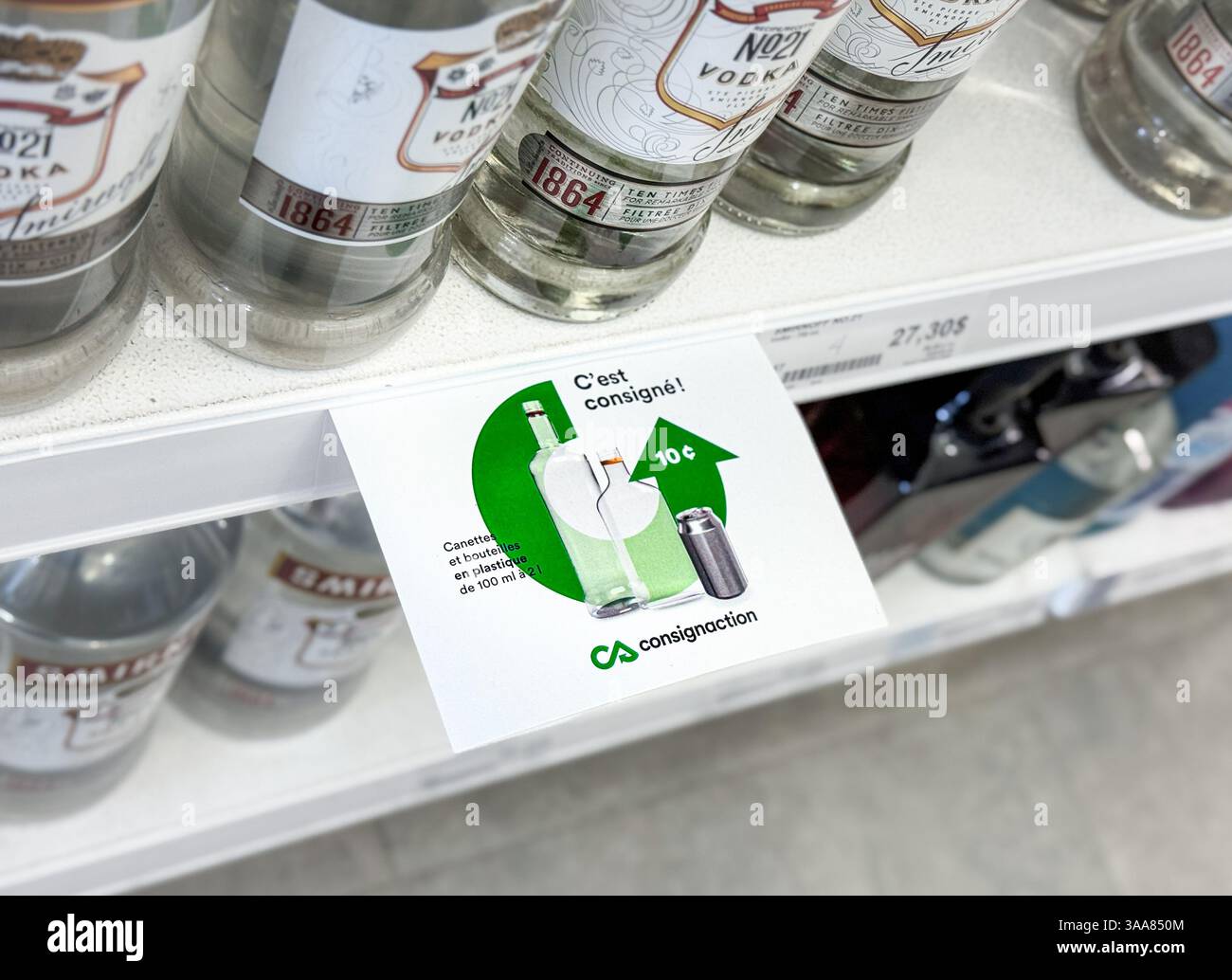 Return consignment hi-res stock photography and images - Alamy