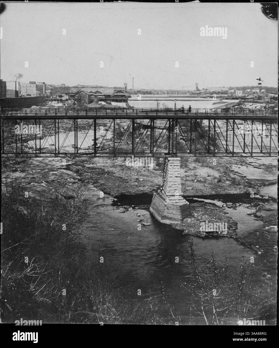 The Old 10th Avenue Bridge in Minneapolis, photographed looking north ...