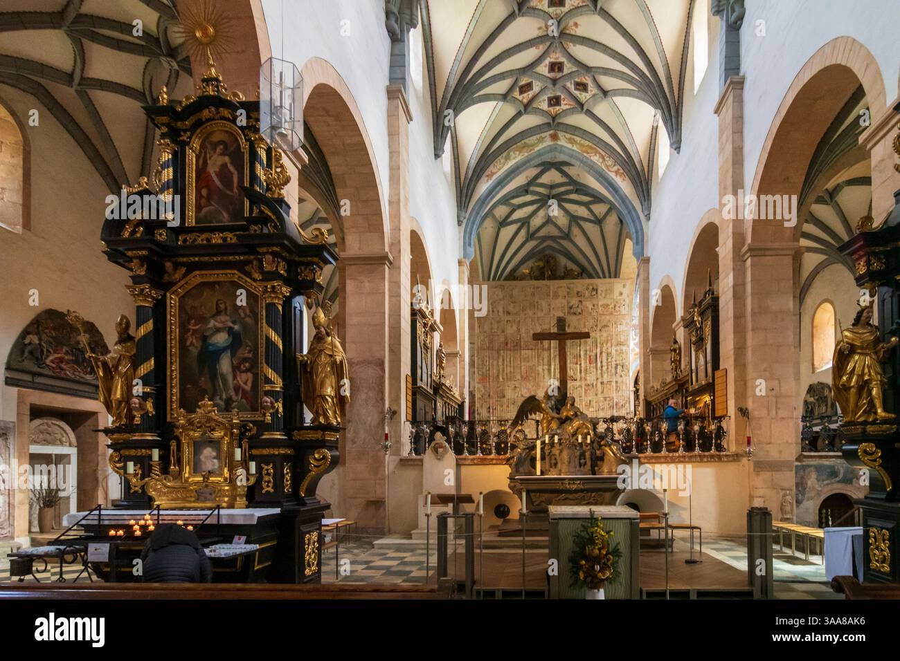 Gurk: Gurk Cathedral, interior, nave, Lenten veil in Mittelkärnten ...