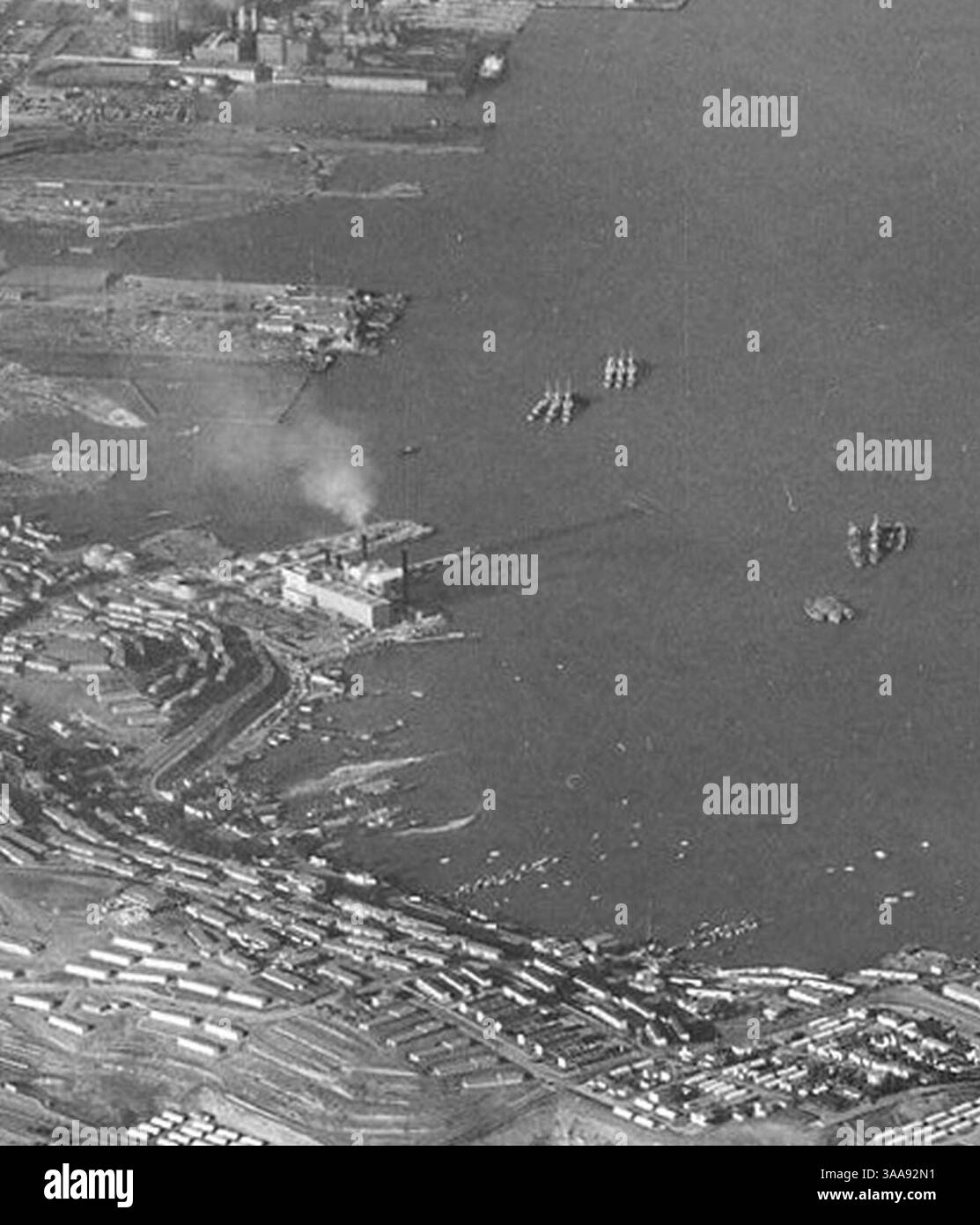 Hunters Point - San Francisco Bay shoreline with power plant Stock ...