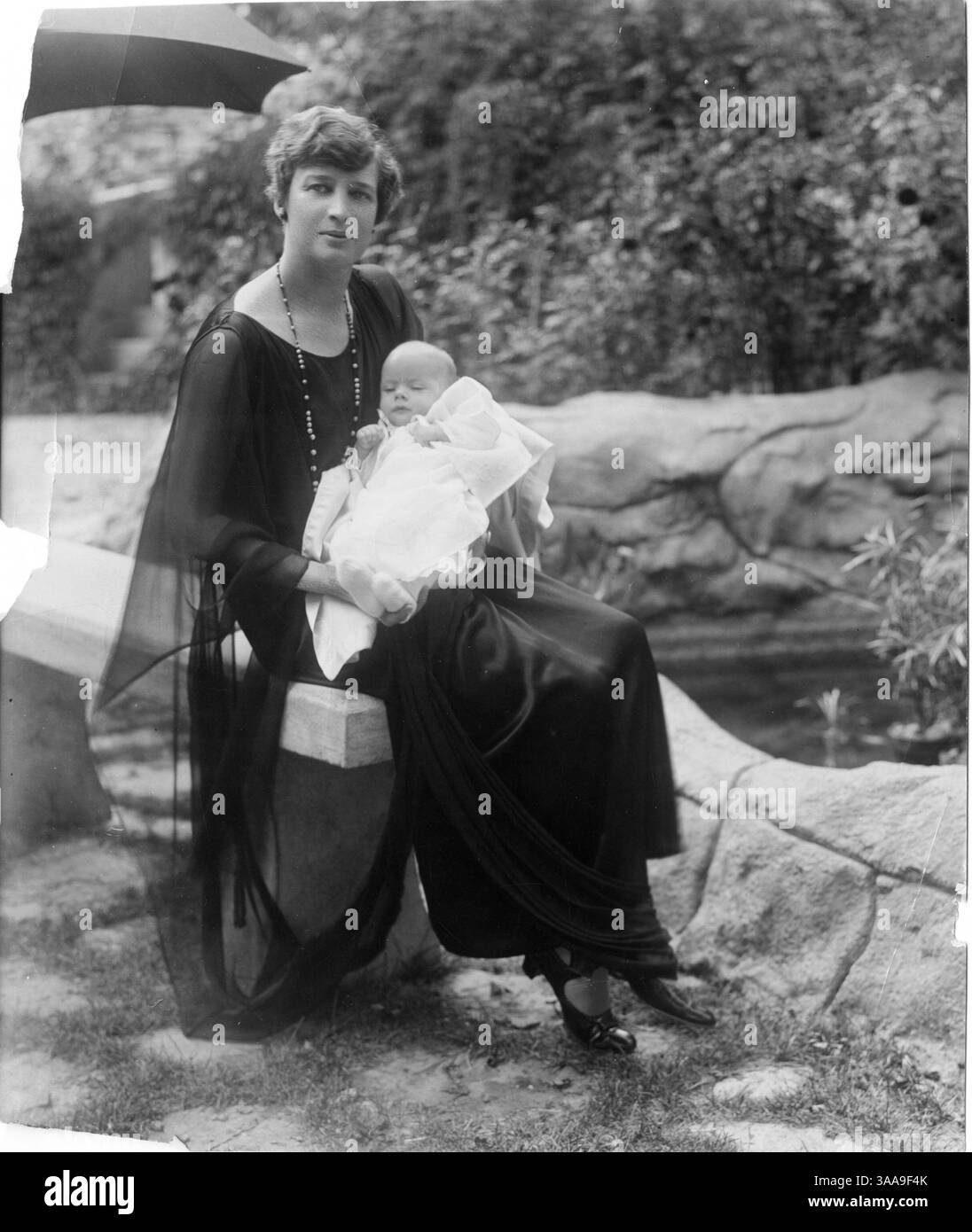 Photograph of mrs george e leach and her daughter hi-res stock ...