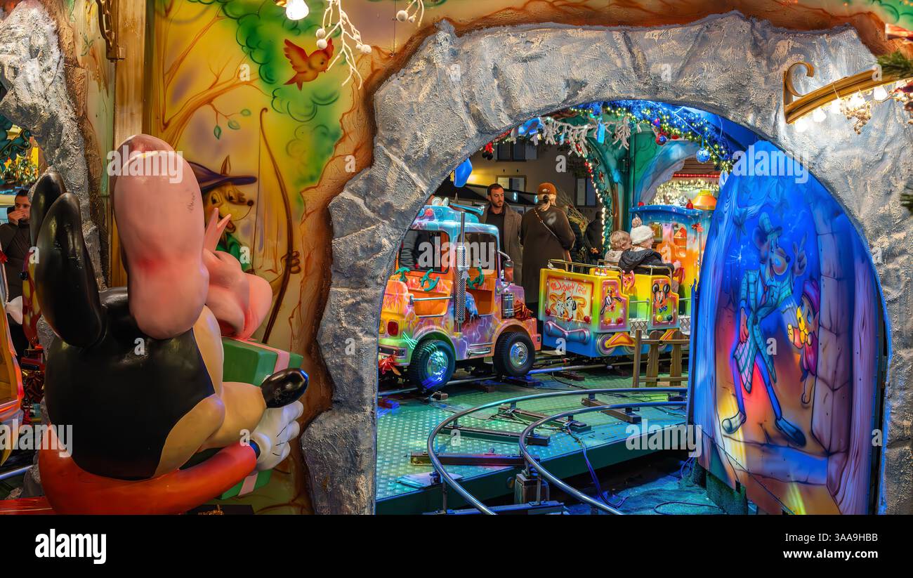 Circus themed painting hi-res stock photography and images - Alamy