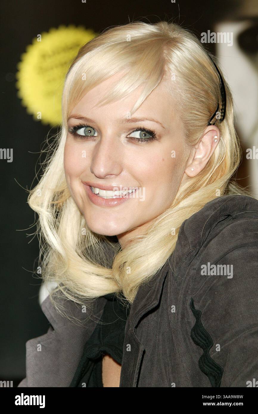 Oct 22, 2005; Hollywood, CA, USA; Singer ASHLEE SIMPSON signs her album ...