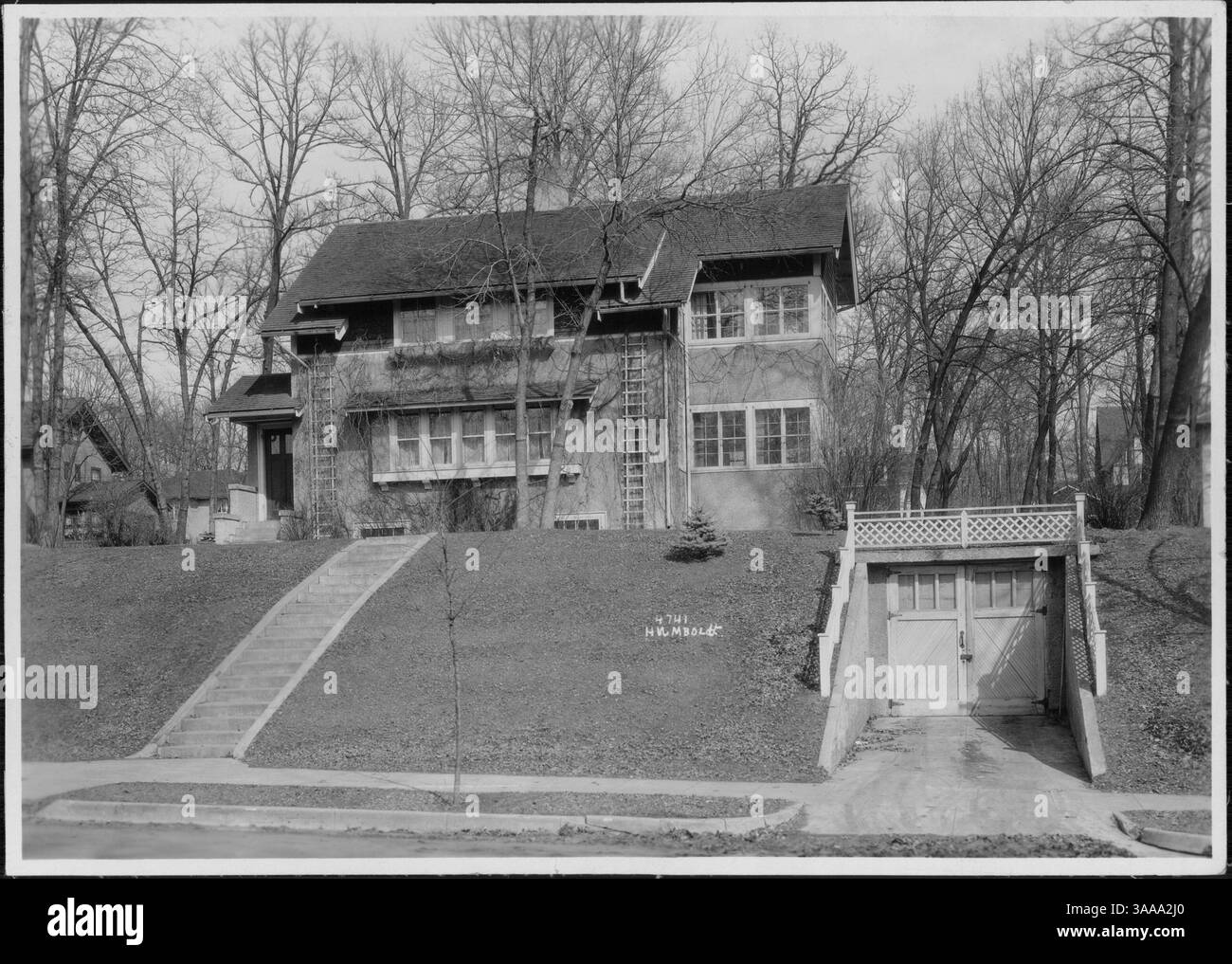 Showcasing the homes details and location hi-res stock photography and ...